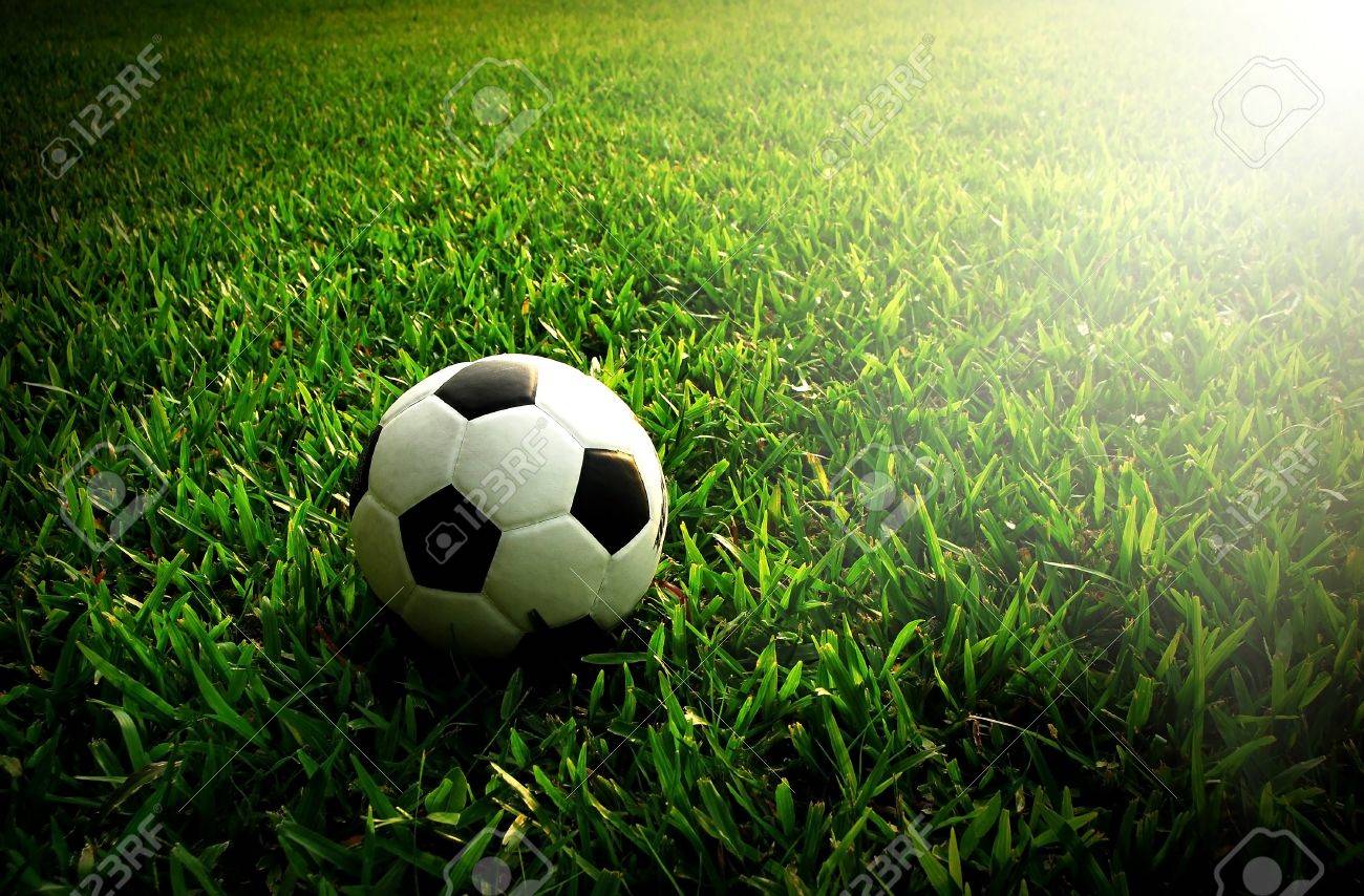 Qué tipo de balón de fútbol es adecuado para jugar en cancha