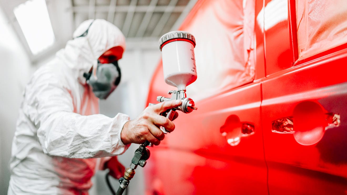 Cómo encontrar trabajo como pintor automotriz en México